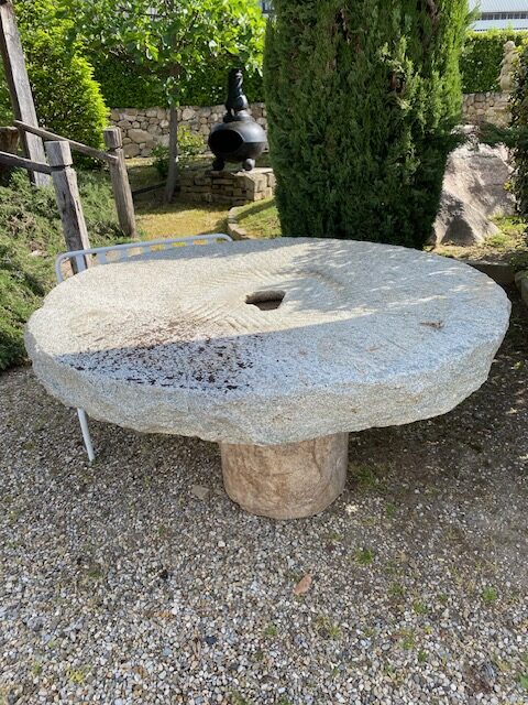 Stone table complete with base - RA-MA